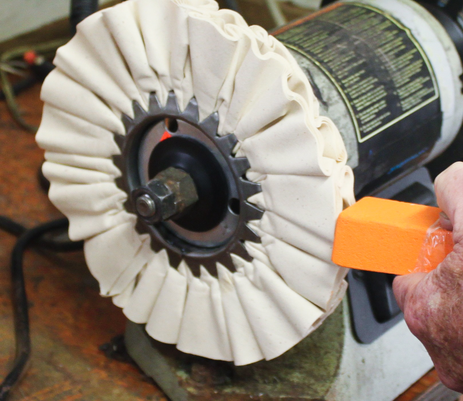 Sharpening With Power - Woodcarving Illustrated